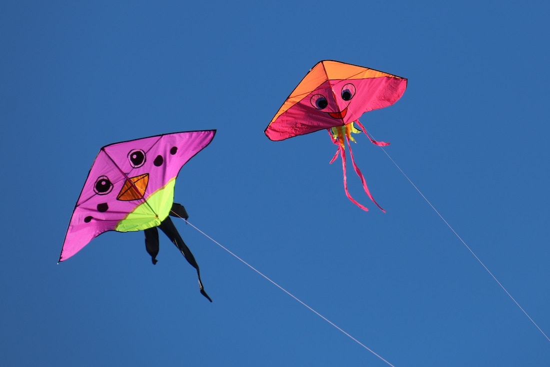 Flying a Mini Magnetic Kite – ThinkStretch